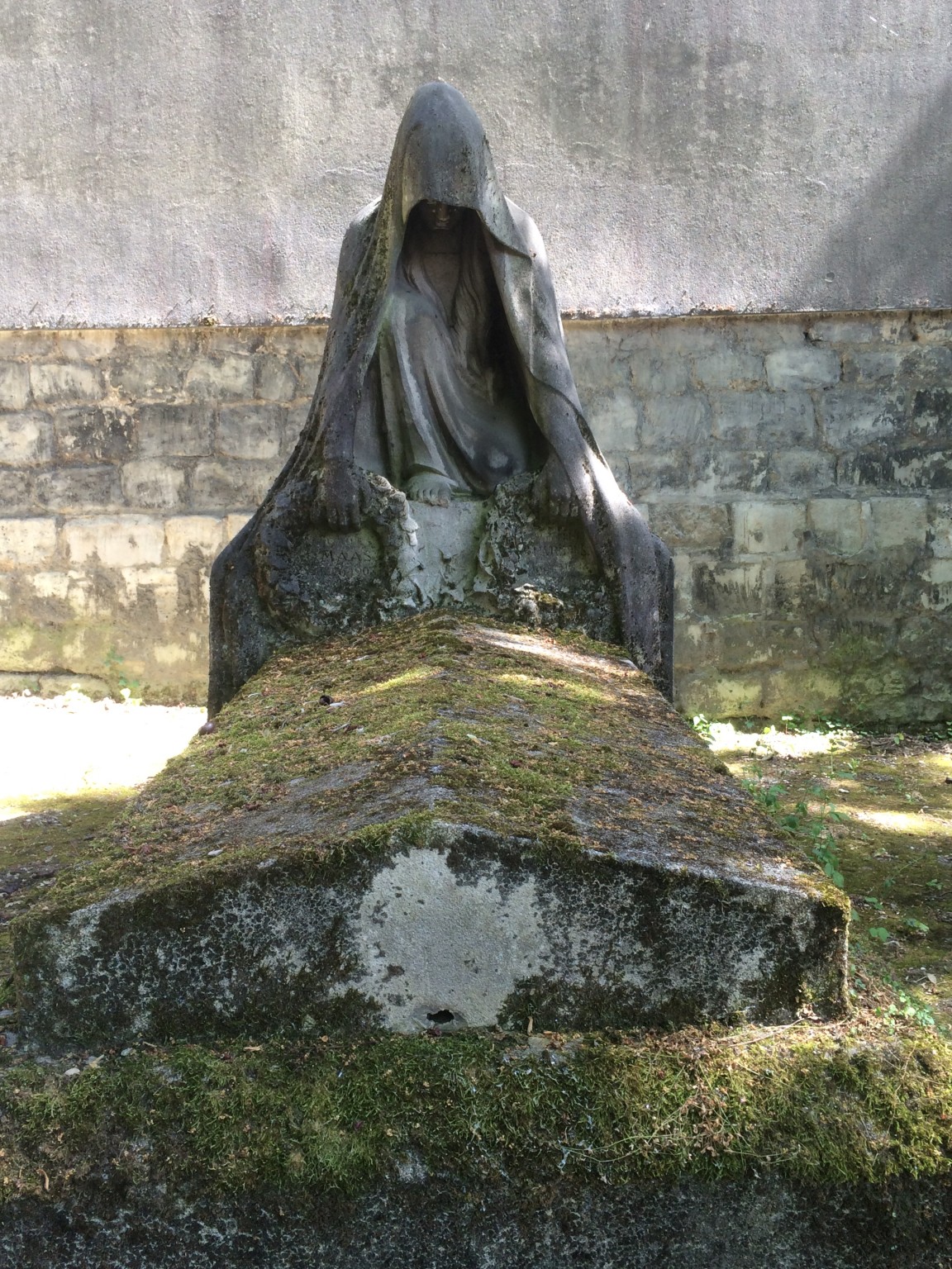 Five Weird Graves in Paris – Wander Europe
